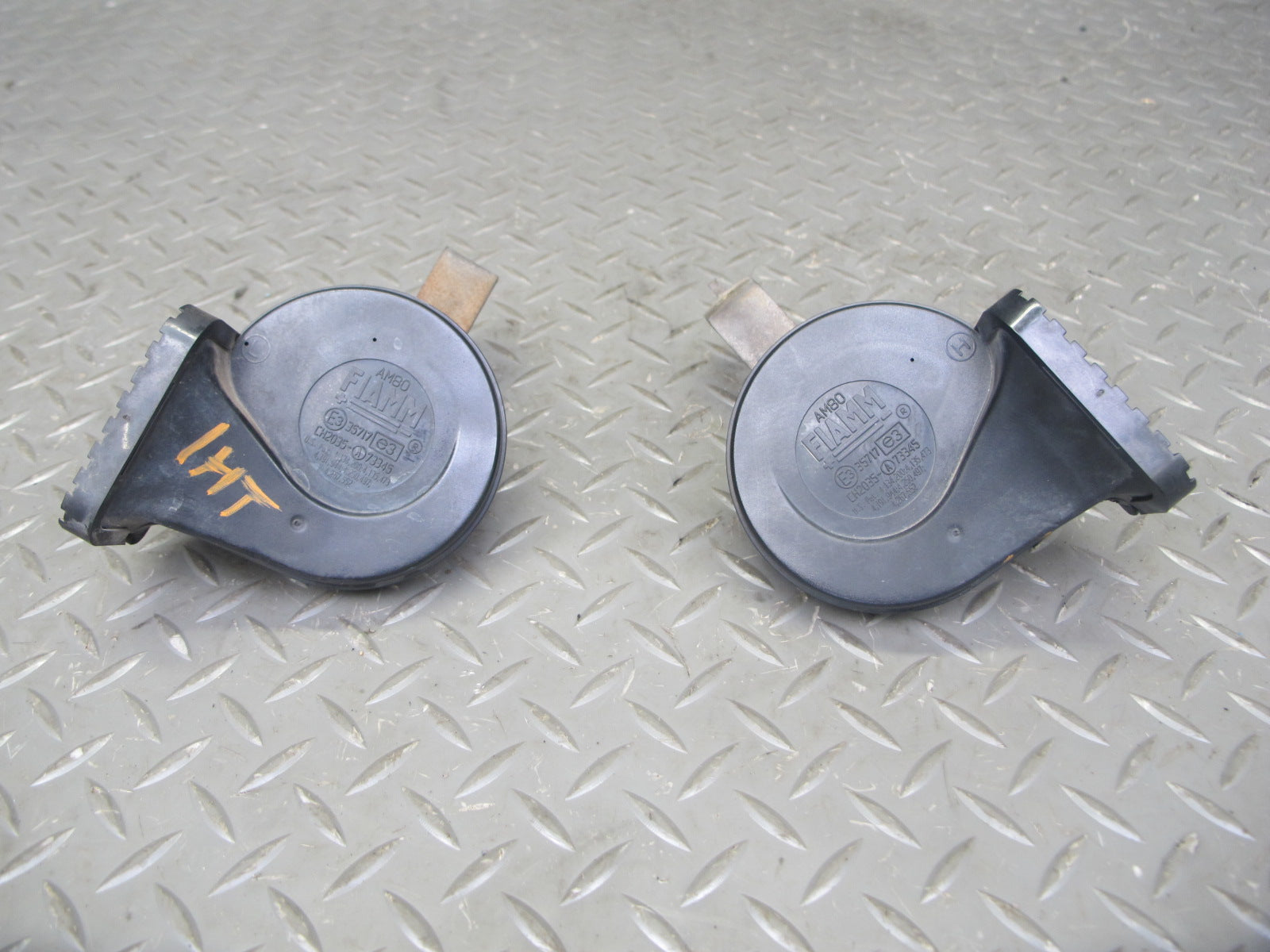 2003-2009 Hummer H2 High & Low Tone Note Pitch Horn Signal Set of 2 ...