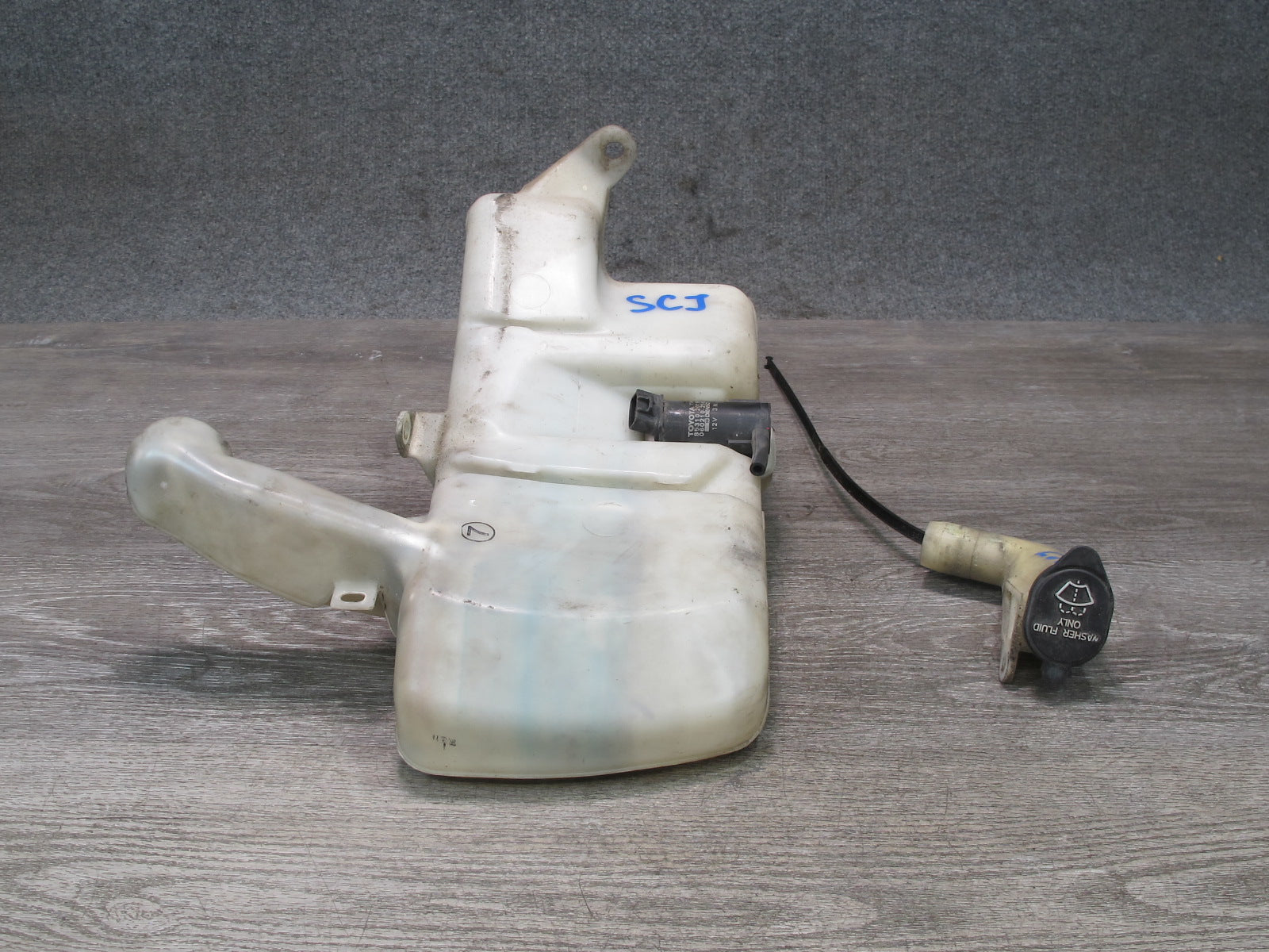 1992 Lexus SC400 SC300 Windshield Washer Fluid Reservoir Tank w Pump A ...