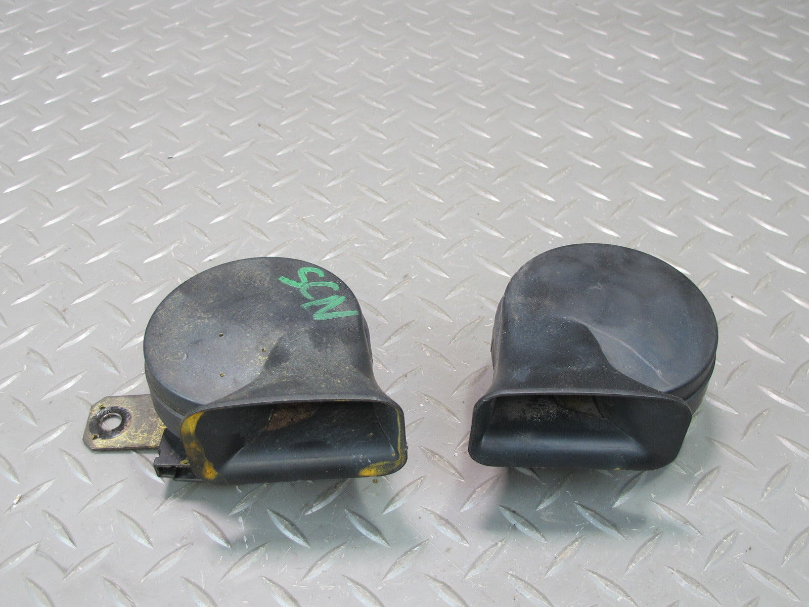 92-00 Lexus JZZ31L SC400 SC300 Set of 2 High & Low Tone Note Horn Sign ...